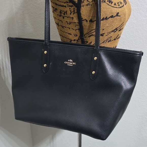 Coach | Bags | Coach Black Leather Tote With Gold Accents Used Fair ...